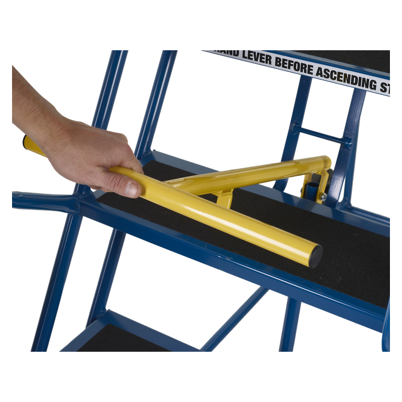 Warehouse Essential Safety Steps - 3 Tread