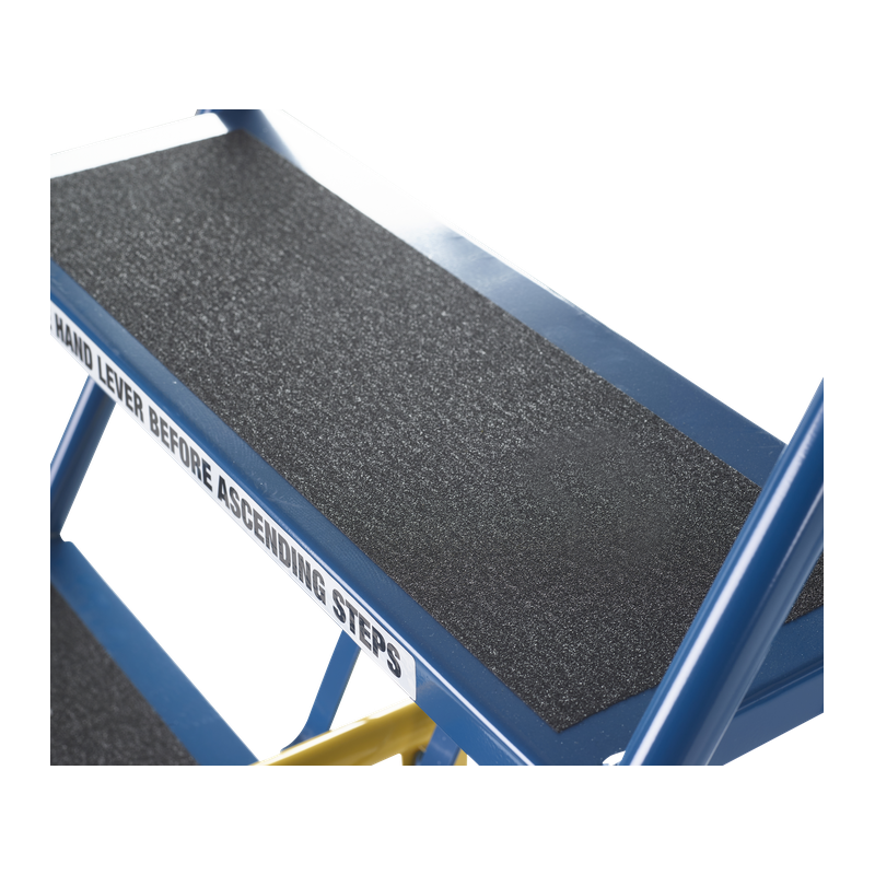 Warehouse Essential Safety Steps - 3 Tread